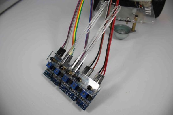 Robot seguidor de línea para Arduino - EcuaRobot